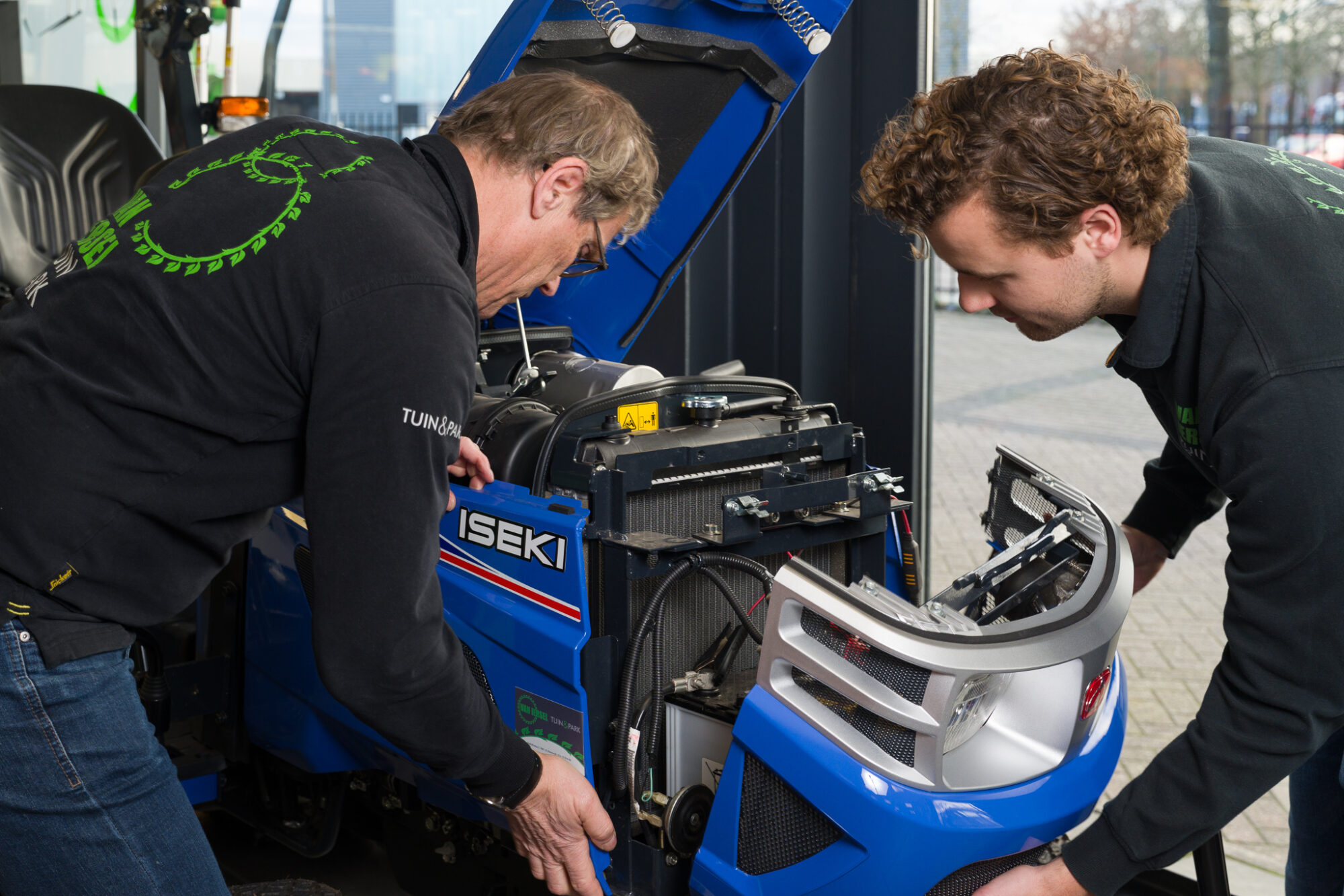 Service - Van Iersel Tuin en Park